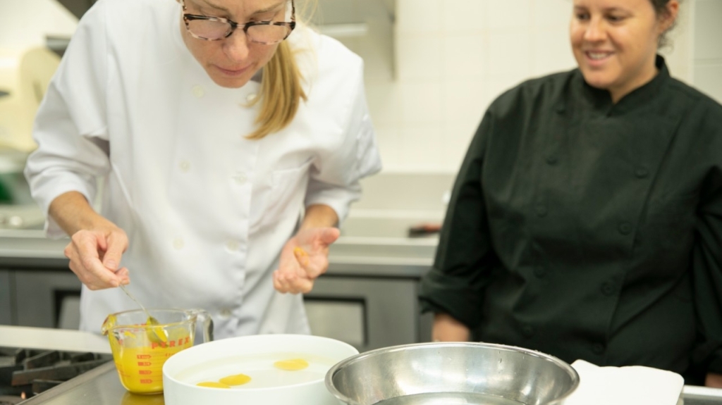 Cool Course Dispatch: Culinary Physics in the NYU Food Lab | NYU Steinhardt